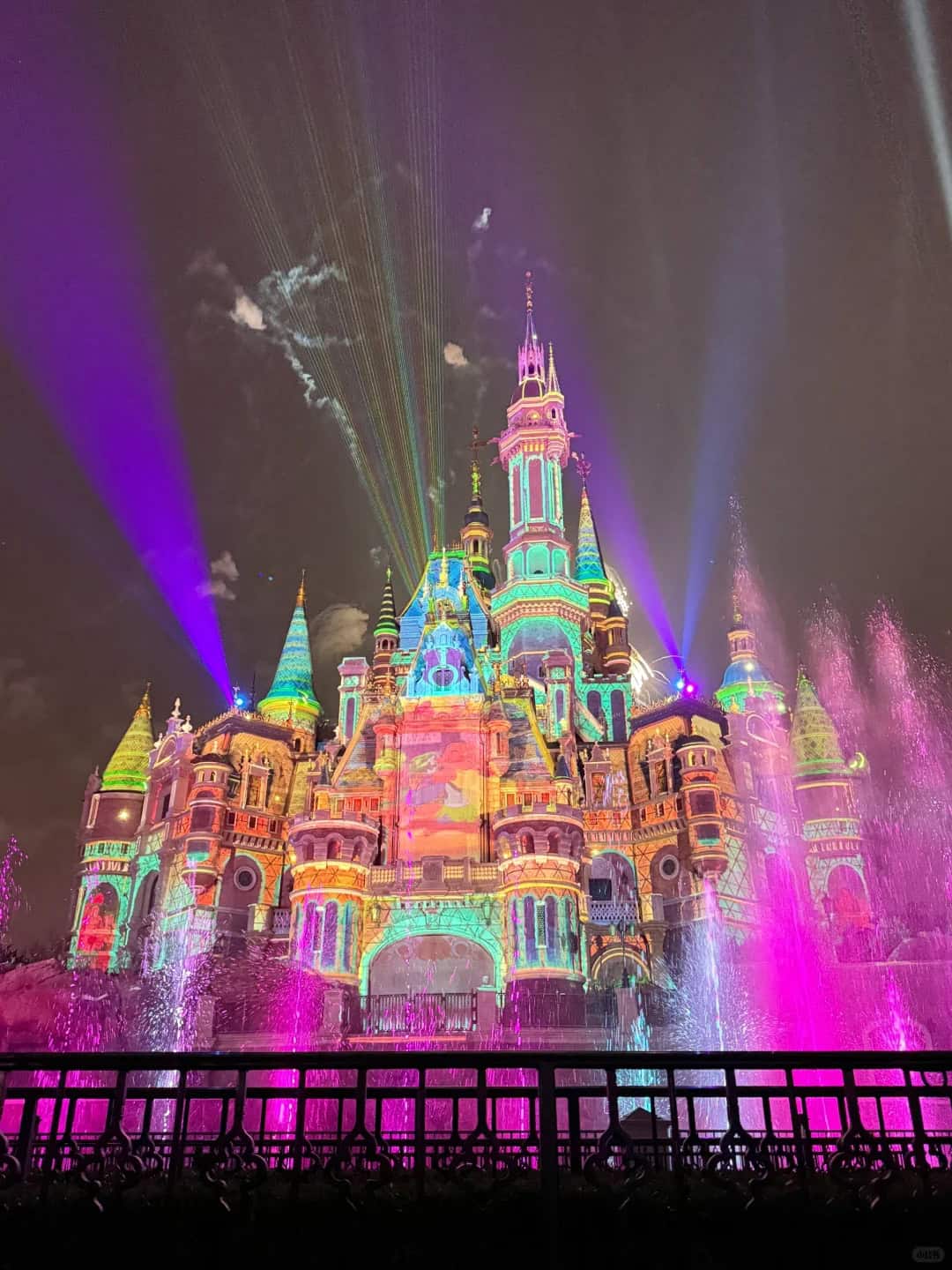 Best Hong Kong Disneyland Entertainment Guide — Shows, Fireworks ...