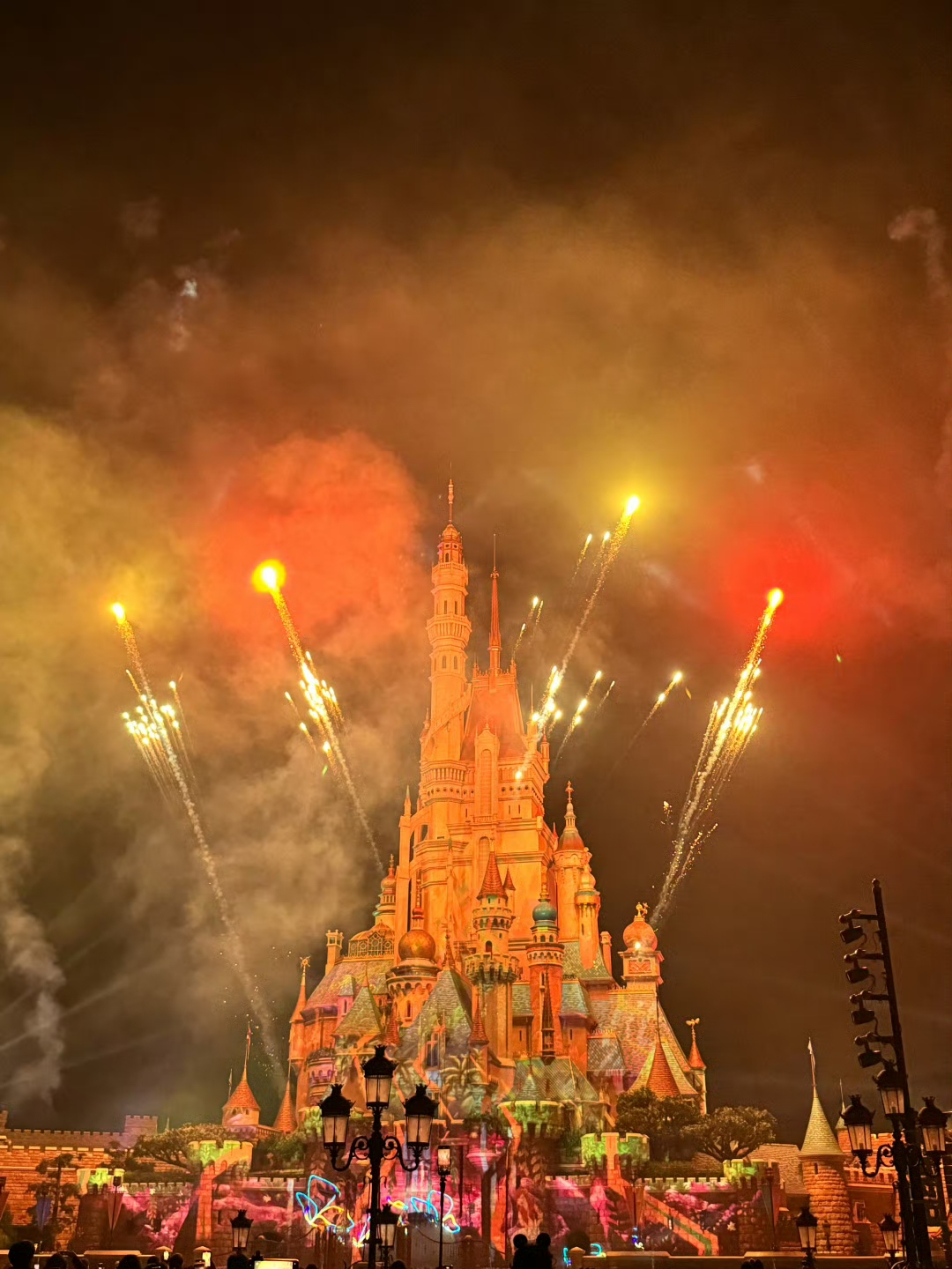 Best Hong Kong Disneyland Entertainment Guide — Shows, Fireworks ...