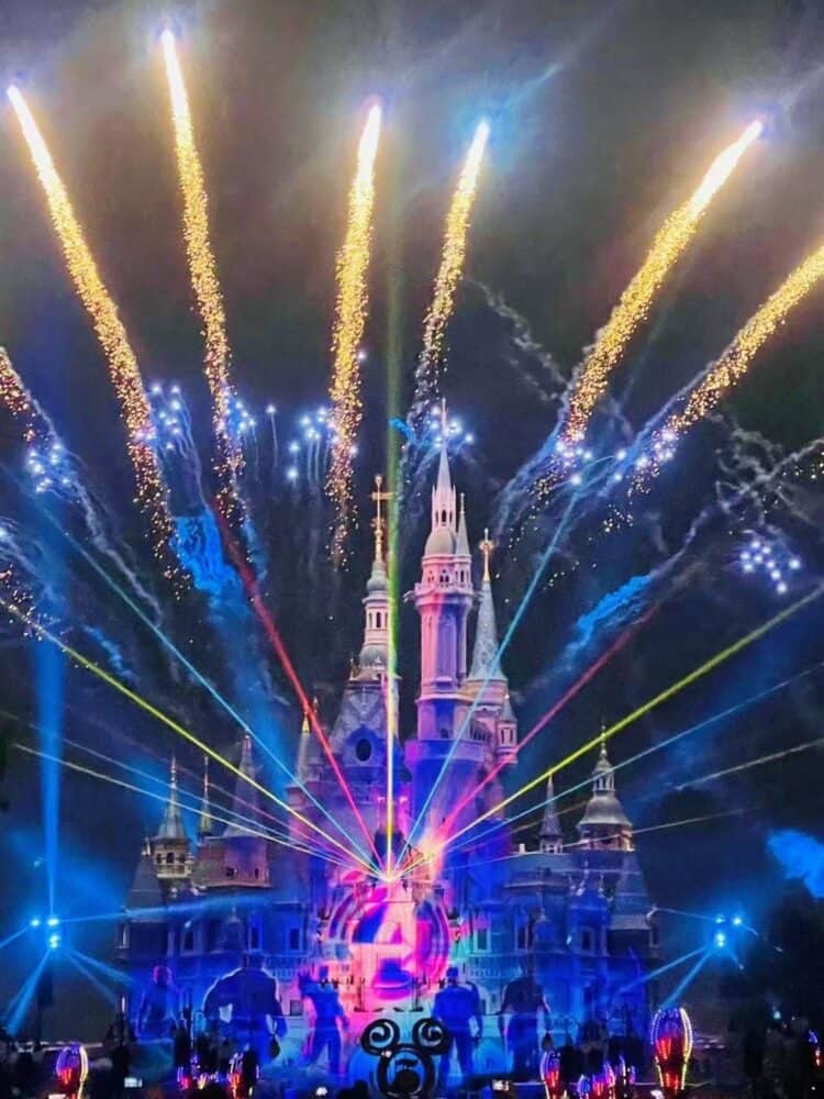 Best Shanghai Disneyland Entertainment Guide — Shows, Fireworks ...